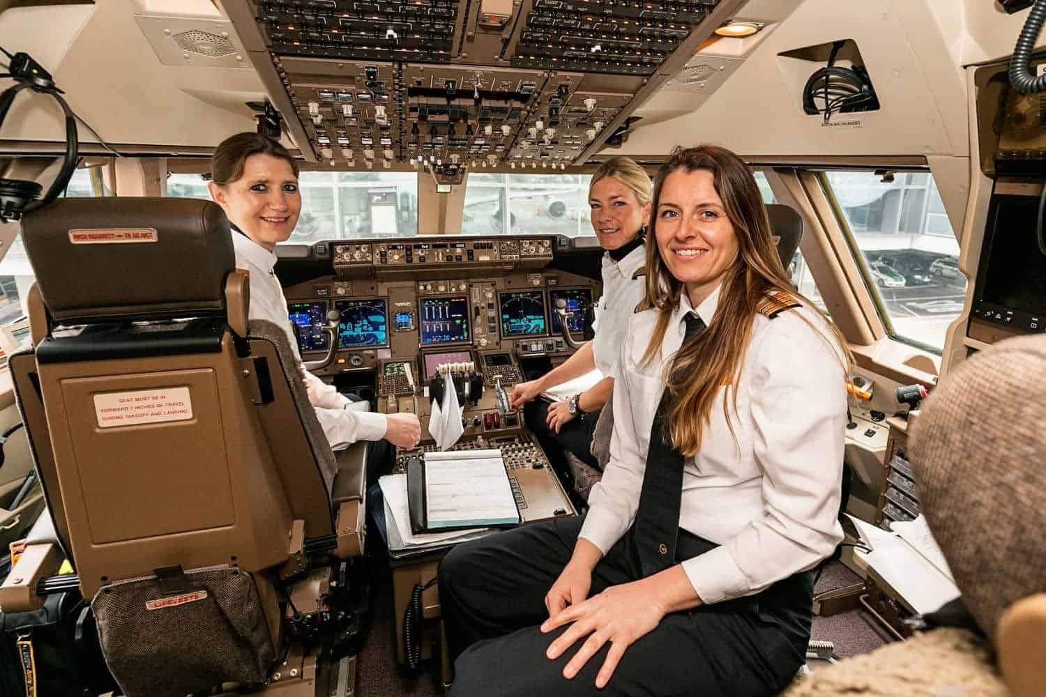 Frau Am Steuer Lufthansa Kapit nin Weibliche Crew Frau Am Steuer Lufthansa Kapit nin Weibliche Crew